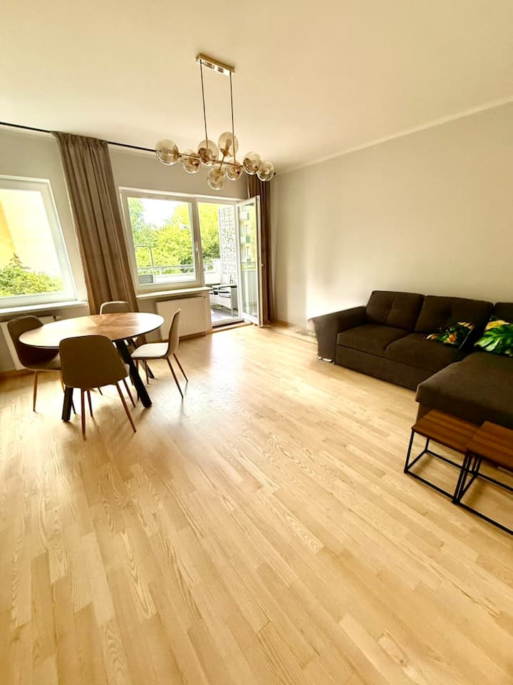 Family Ken Apartment 80m2, Metro Stoklosy, - Varsova