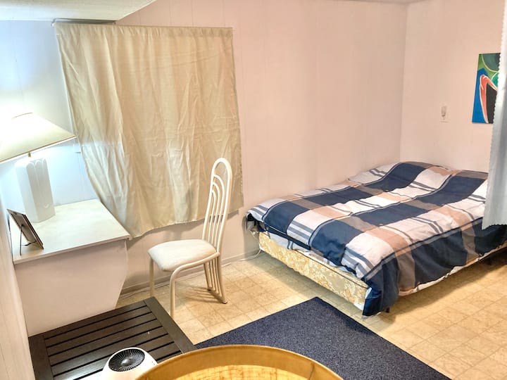 Studio Suite W/ Private Living Room - Vancouver