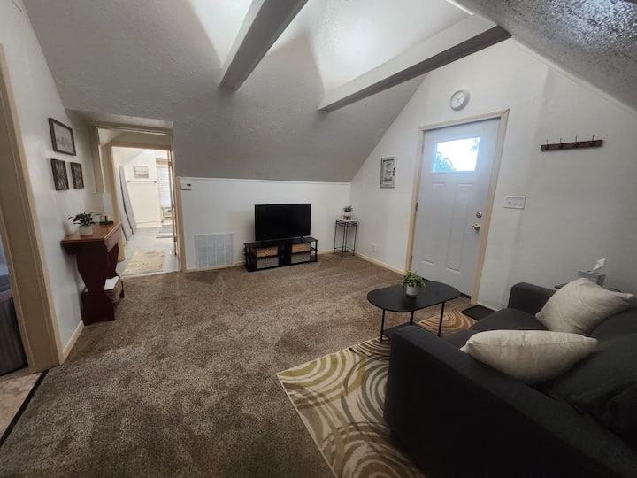 Cozy 1 Bedroom Apartment - Mishawaka, IN