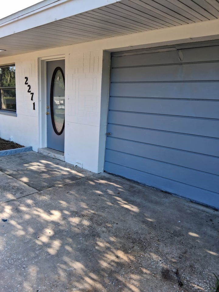 Clearwater Central 
3 Bedroom Home - Clearwater, FL