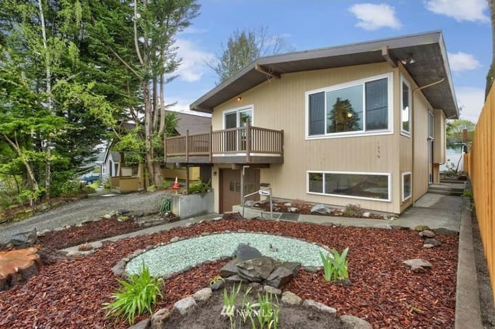 Spacious Living Experience - Bremerton, WA