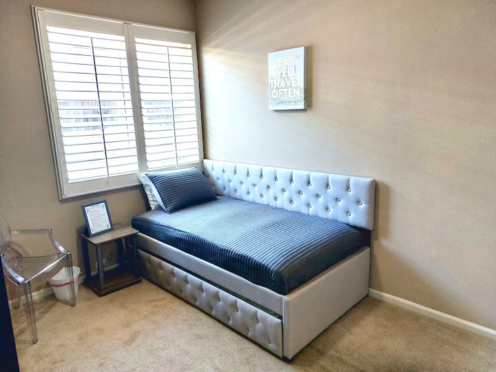 Private Room In Prime Folsom Location - Folsom, CA