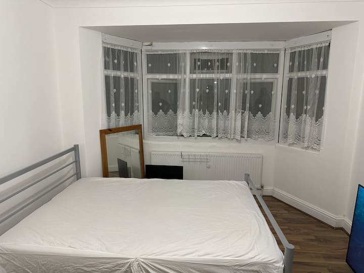 Private & Peaceful Stay/airport - Hounslow