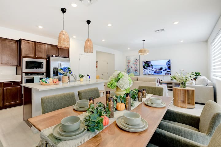 Lux 7beds Villa｜near Strip｜shuffleboard  Game Fun - Las Vegas, NV