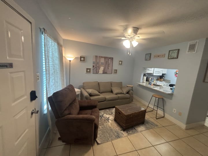 Beautiful Condo With Beach Access And Pool - Gulf Shores, AL