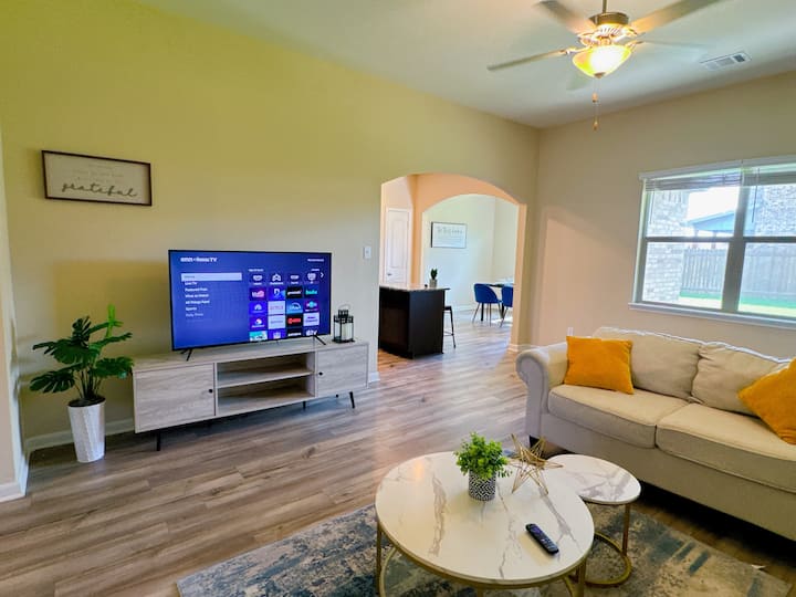 Corner Lot Home| Corp Welcome - Burleson, TX