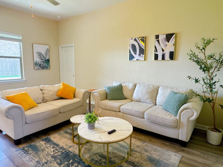 New Corner Lot Home| Pet Ok| Extended Stay Welcome - Burleson, TX