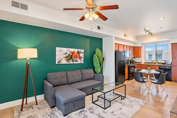 Walk To Westgate, Pool, Gym, Wd & Free Parking - Sun City