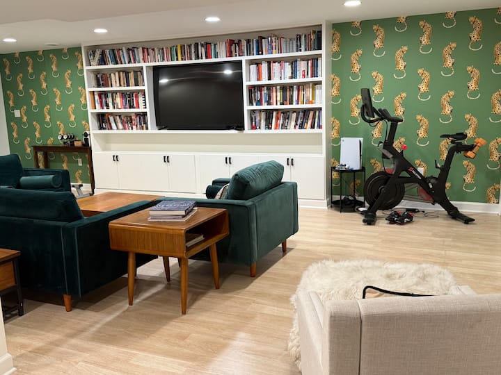 Modern Spacious Bethesda Basement Apartment - Bethesda, MD