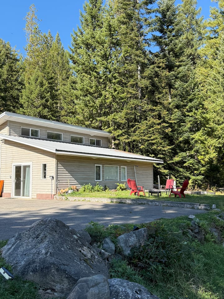 Quirky Lil Guesthouse In Sagle! - Shepherd Lake, ID