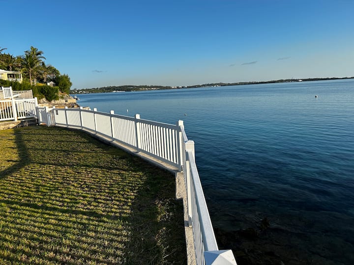 3bd Unit, Newly Renovated, Waterfront W/ Beach - Bermuda