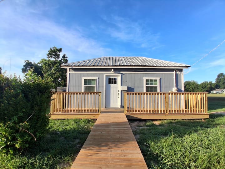 Walk To Downtown | Cozy 1br Home - Eufaula, OK