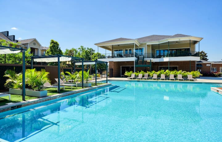 Artsy Getaway Condo, Walk To Campus Or Downtown - Tuscaloosa, AL