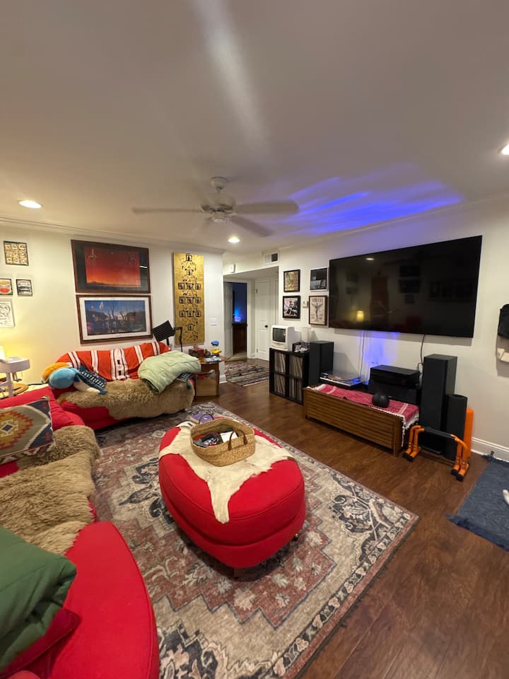 Artsy And Cozy Romantic Condo Walk To Ua Stadium - Tuscaloosa, AL