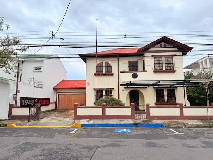 Entire House In Barrio Escalante – 4 Bedrooms有中文服务 - San José