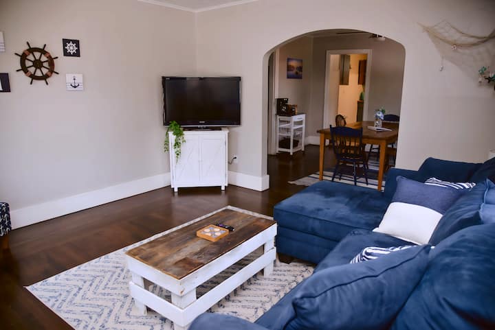 Walkable Downtown 2br With Coffee Bar - Cazenovia, NY