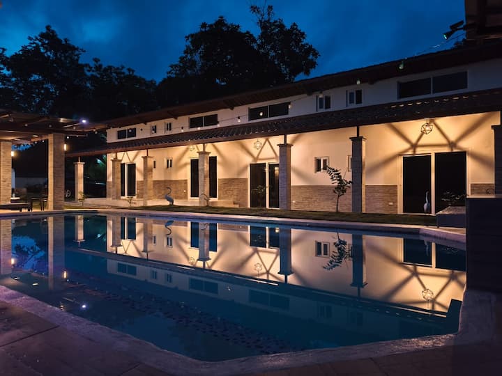 Grand Mom's Paradise - Panama