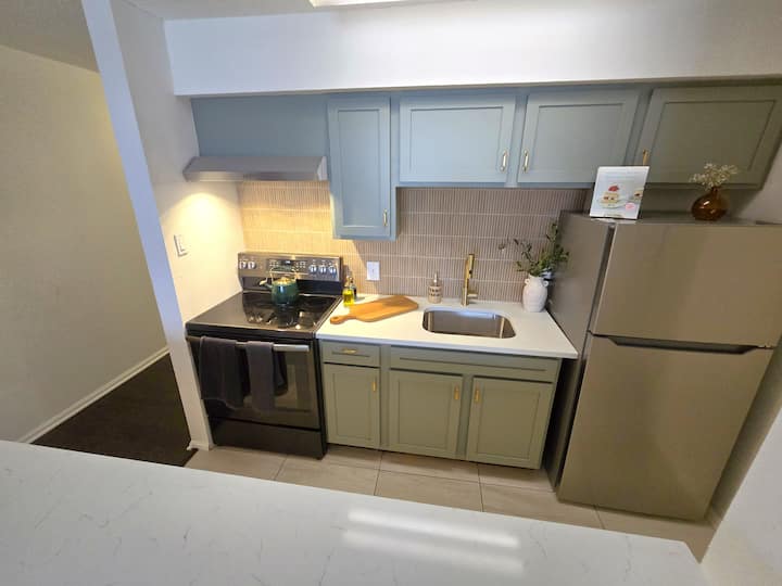 Modern Studio W/mountain Views - Denver, CO