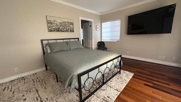 The Moon & Stars Hideout - Whittier, CA