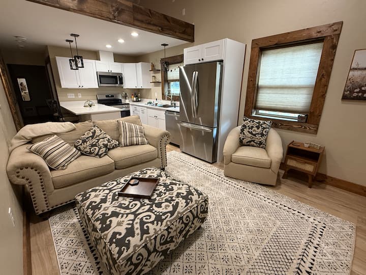 Suite B - A Cozy Apartment In A Private Shop - Castle Rock, WA