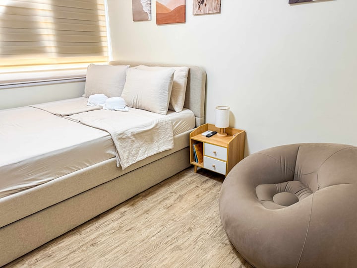 Kings Zen Stay - Berkeley Suites Near Nuvali - Silang