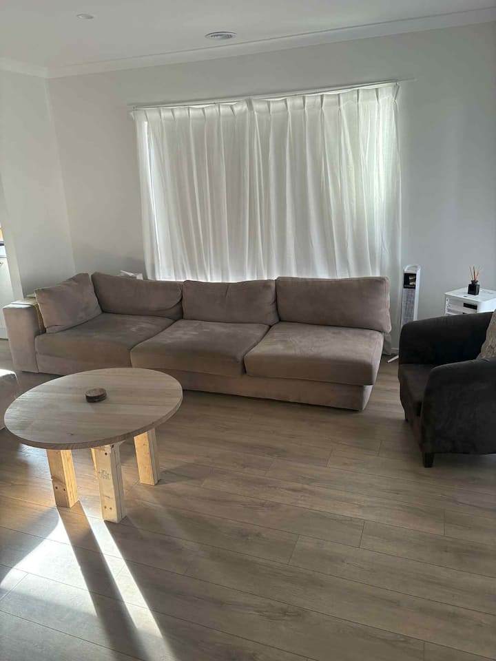 Room In Lara - Geelong