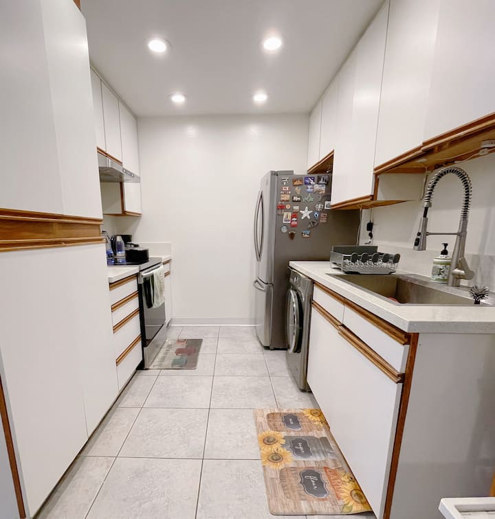 Cozy Spacious Condo With Pool - Placentia, CA