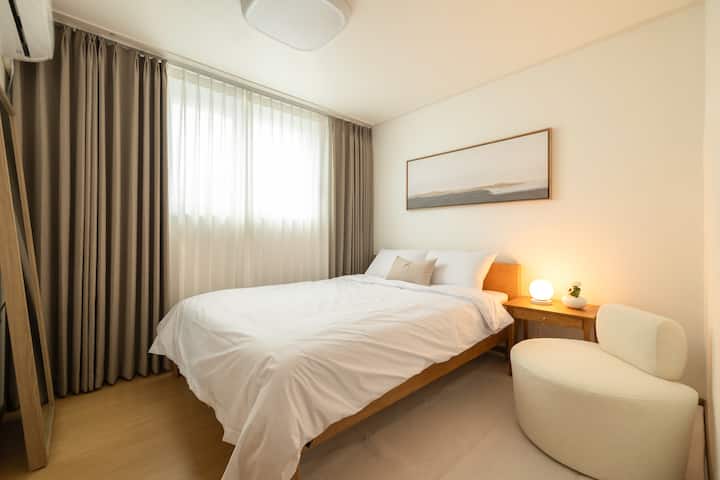 [특가할인]동대문/Ddp/명동/이태원/성수/동묘역6분/감성숙소/공항직행버스/짐보관/호텔침구 - Seoul