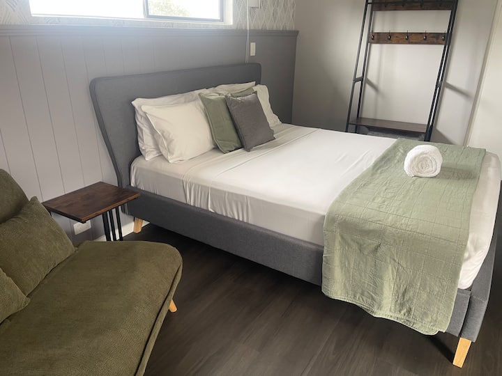 Suite 3 On Glenlyon - Gladstone Central