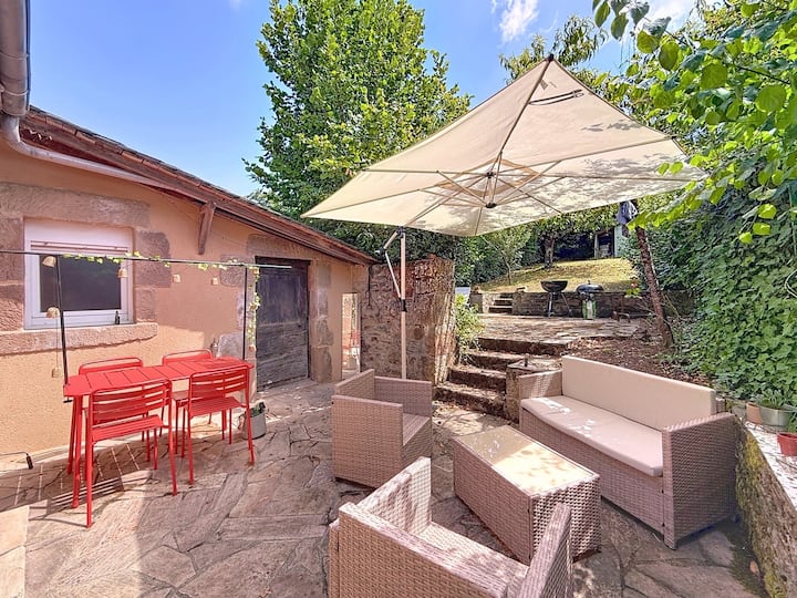 La Maison D'emmanuelle : Gite Rénové Avec Jardin - Aveyron