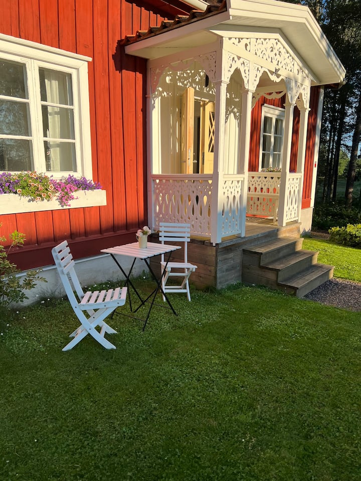 Nygammalt Torp I Vackra ÄPpeldalen - Sweden