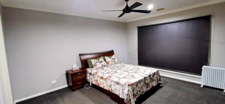 Queen Bed Attached/private Ensuite(shower, Toilet) - Ballarat