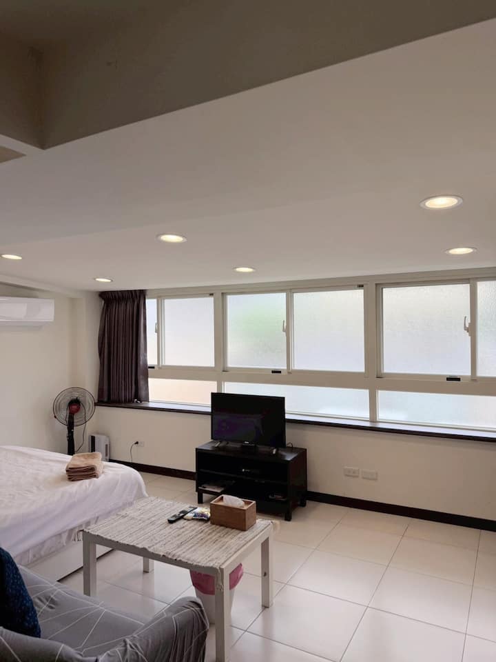 R15a4大採光獨立套房/士林夜市1分鐘/劍潭站6分鐘/北藝中心/銘傳大學/小廚房[月租] - Taipei