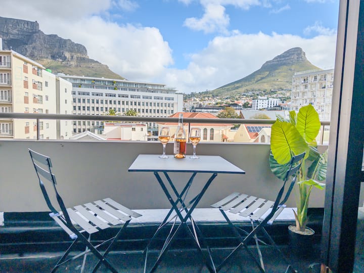 Breathtaking Mountain View, Pool & Safe City Vibes - Le Cap