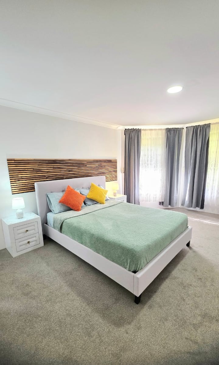 Spacious Home Located Near Airport & City - Perth