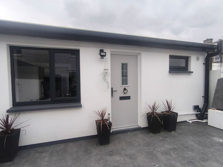 Entire Small Guesthouse In Dublin 11. - Dublin