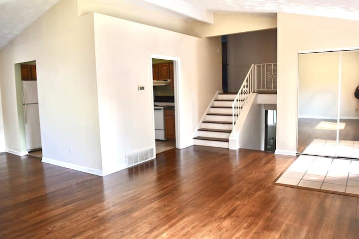 Merriman Valley Split Level Nest - Cuyahoga Falls, OH