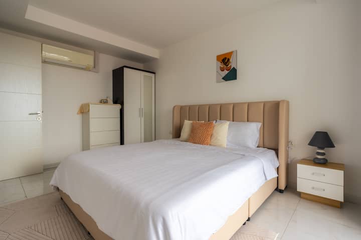 Cozy 1br Apt In Ttp W Balcony/free Moto Parking - Phnom Penh