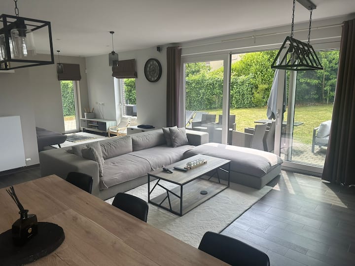Villa With Beautiful Garden - Zaventem