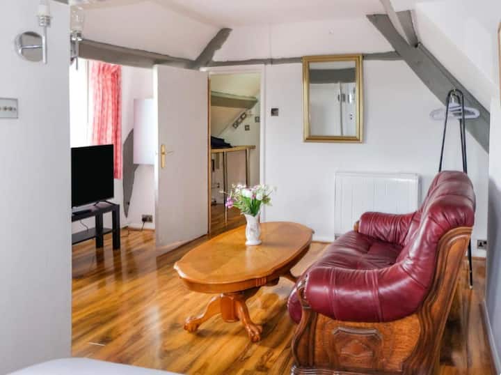 Studio Apartment - Wiltshire