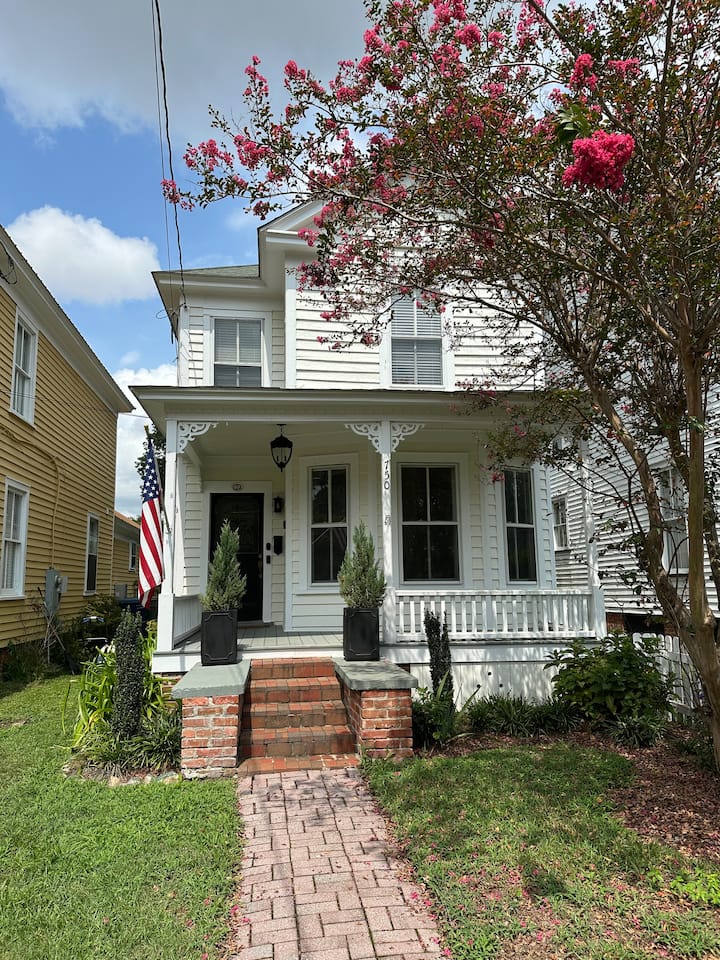 Charming 1906 Cottage - Near Downtown, 2 Bedrooms - Washington, NC