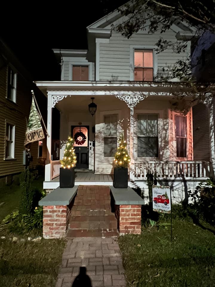 Charming 1906 Cottage - Near Downtown, 2 Bedrooms - Washington, NC