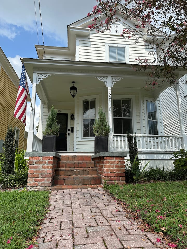 Charming 1906 Cottage - Near Downtown, 2 Bedrooms - Washington, NC