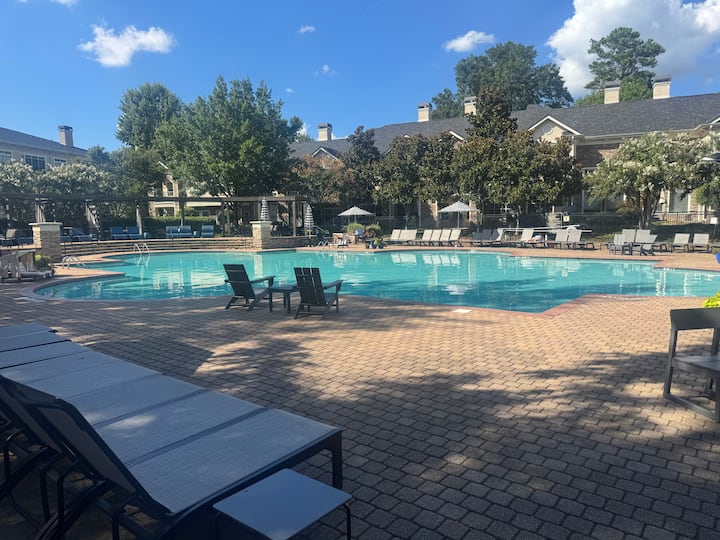 Modern Buckhead Retreat – Stylish Near Lenox - Brookhaven, GA