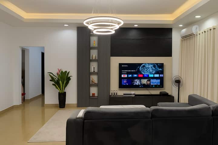 Luxe & Comfort 2-bd Apt | 24/7 Power & Wifi - Abuja