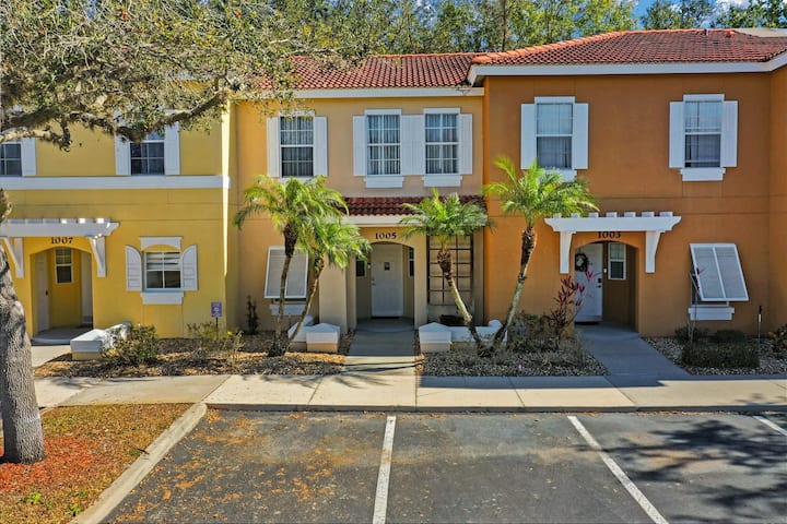 Luxury 3 Bedroom Town House In Gated Community. - Kissimmee