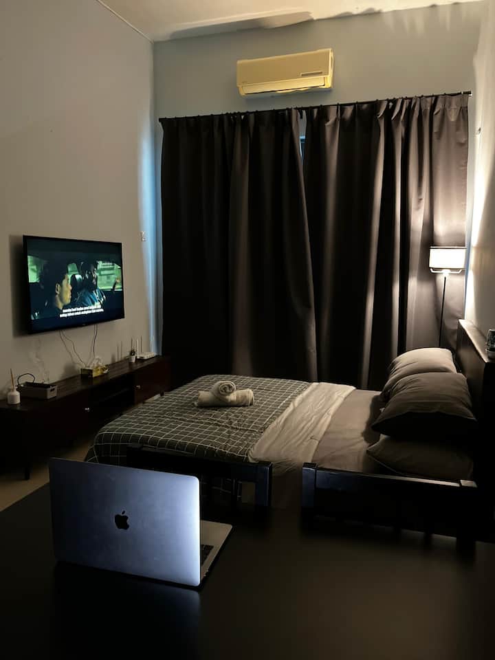 Cyberjaya Dpulze|5 Pax| Wifi|netflix |Free Parking - Cyberjaya