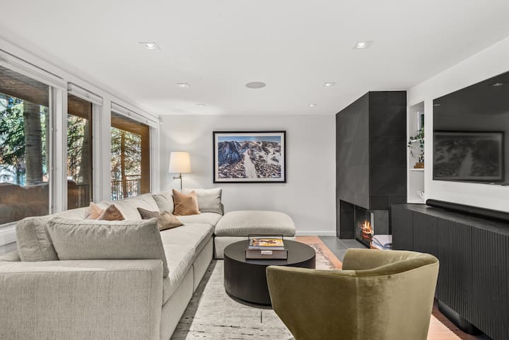 Luxury Aspen Condo Walk To Gondola & Lifts 2bd/2ba - Aspen, CO