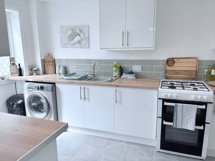 3-bedroom Home With Garden And Patio - Cardiff