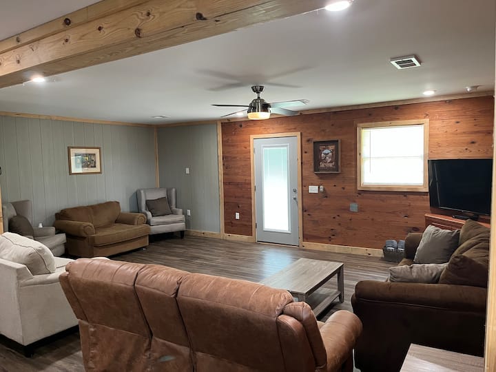 Hunters Lodge - Stuttgart, AR